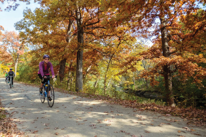Cruise the colors of the Great River Road – Illinois Country Living ...