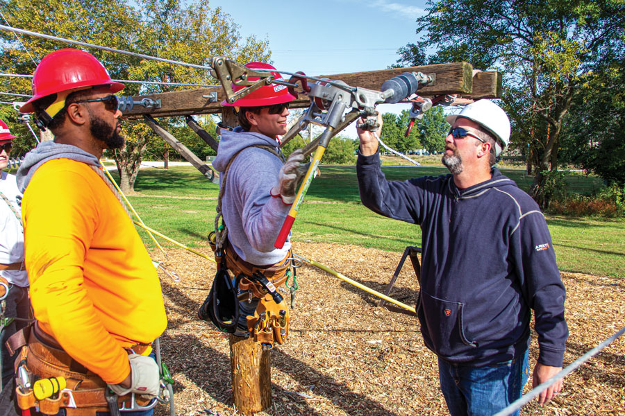 Teaching future lineworkers – Illinois Country Living Magazine